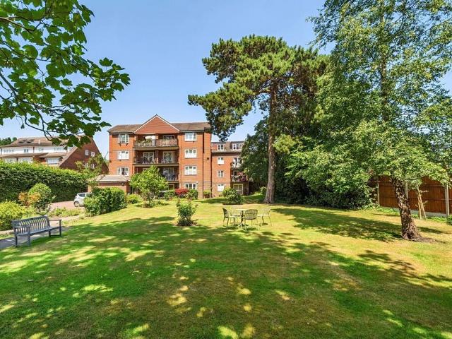 3 bedroom flat for sale