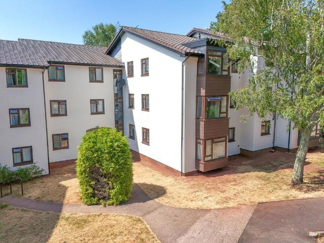 3 bedroom flat for sale