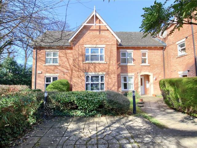 3 bedroom flat for sale