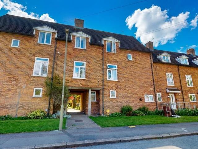 3 bedroom flat for sale