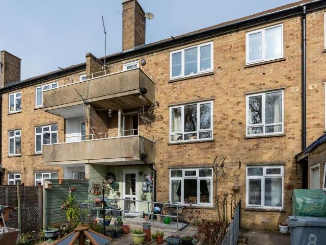 3 bedroom flat for sale