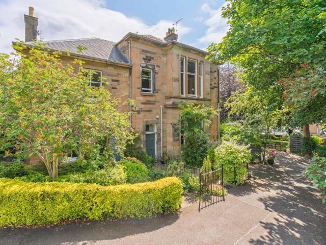 3 bedroom flat for sale
