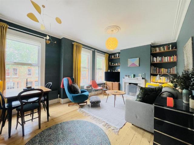 3 bedroom flat for sale