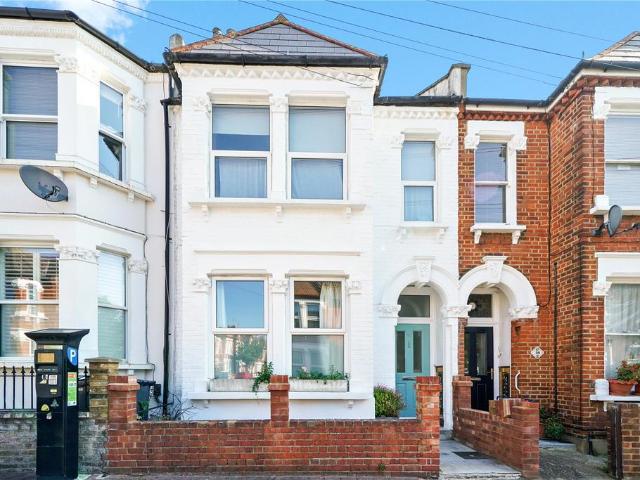 3 bedroom flat for sale