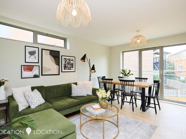 3 bedroom flat for sale