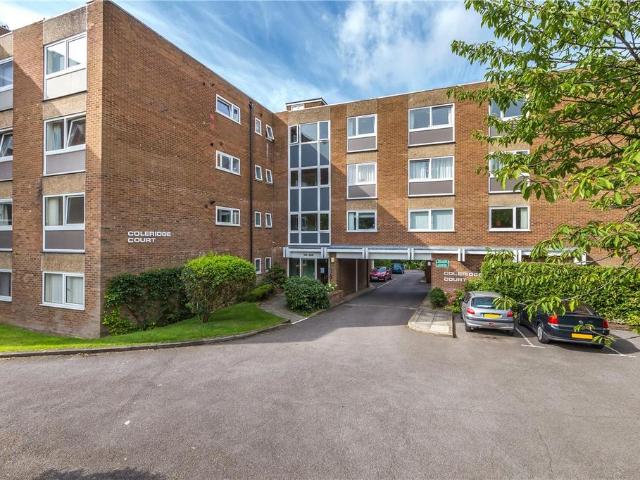 3 bedroom flat for sale