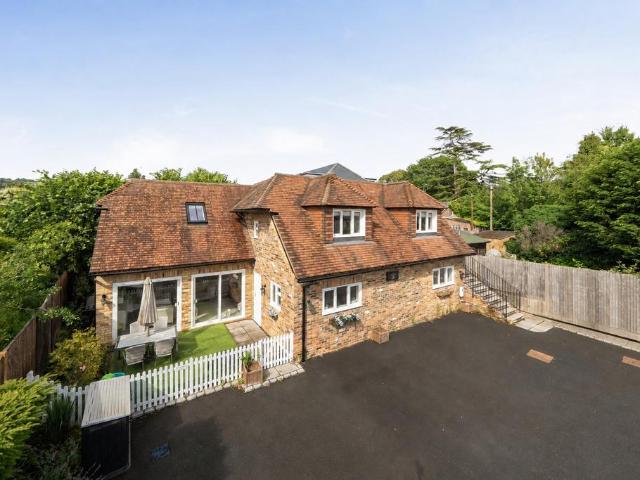 3 bedroom flat for sale