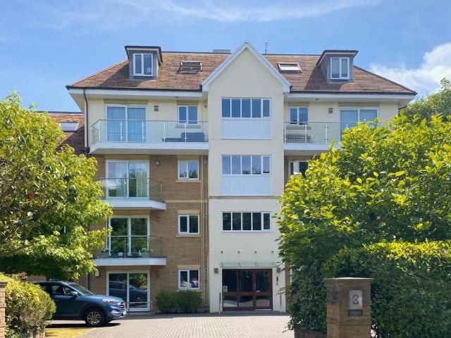 3 bedroom flat for sale