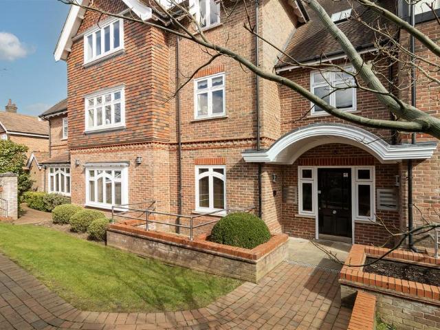 3 bedroom flat for sale