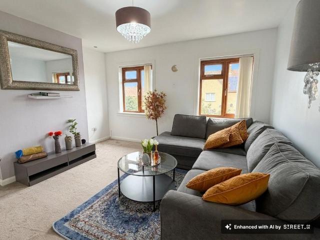 3 bedroom flat for sale