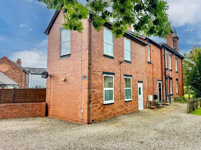 3 bedroom flat for sale
