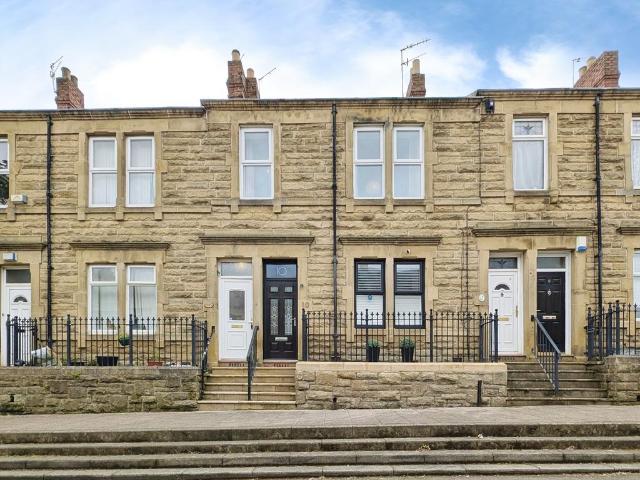 3 bedroom flat for sale