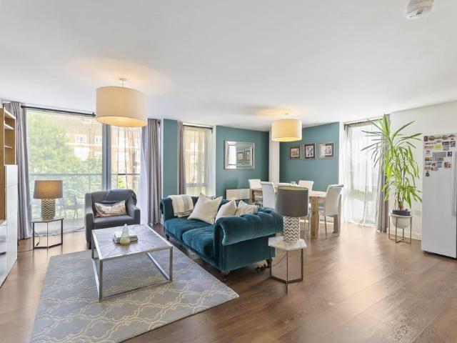 3 bedroom flat for sale