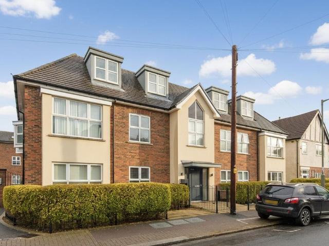3 bedroom flat for sale