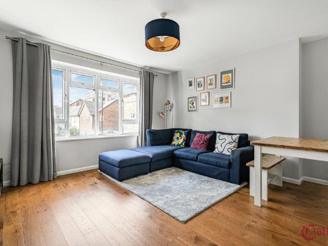 3 bedroom flat for sale