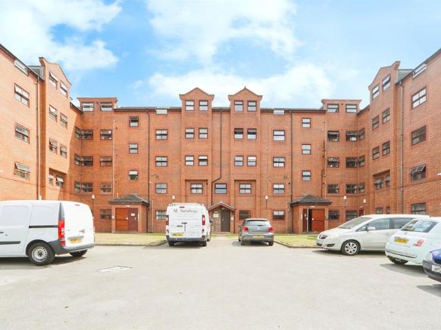 3 bedroom flat for sale