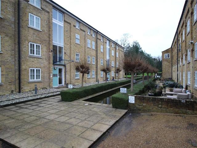 3 bedroom flat for sale