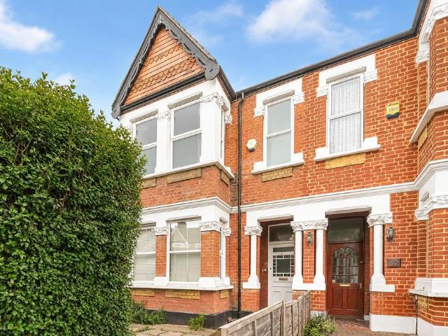 3 bedroom flat for sale