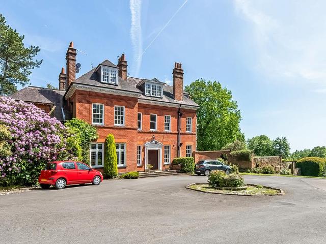 3 bedroom flat for sale