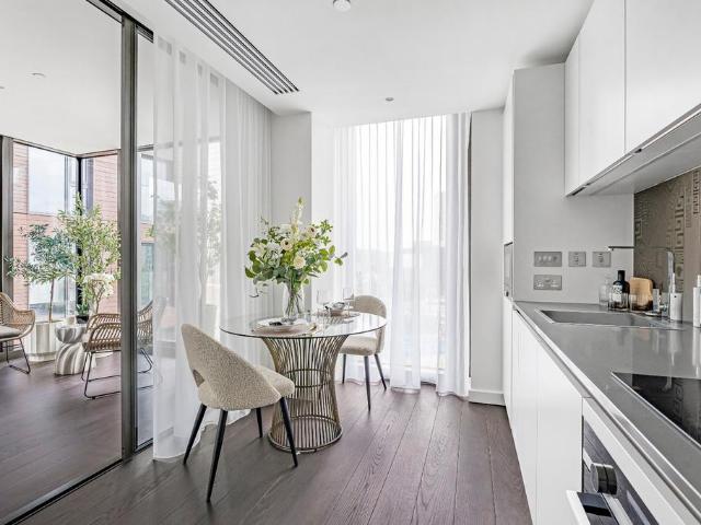 3 bedroom flat for sale