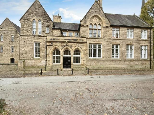 3 bedroom flat for sale