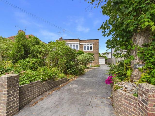 3 bedroom flat for sale