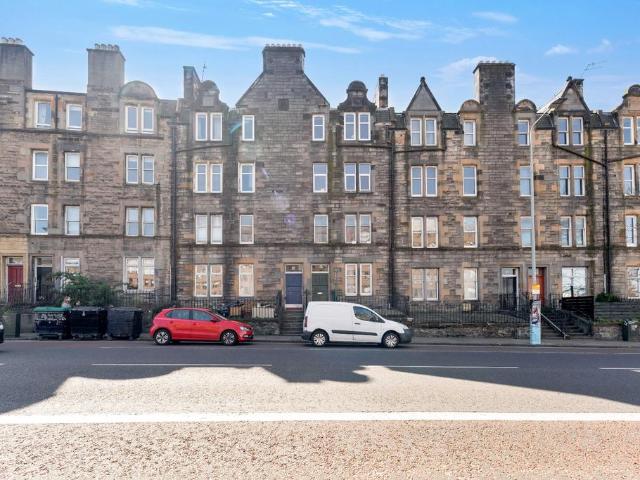 3 bedroom flat for sale