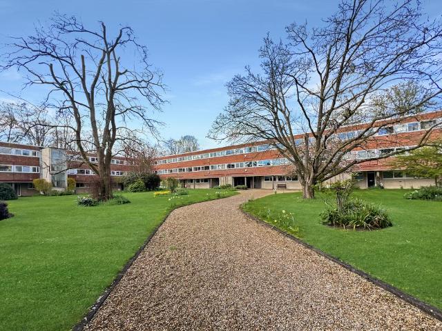 3 bedroom flat for sale