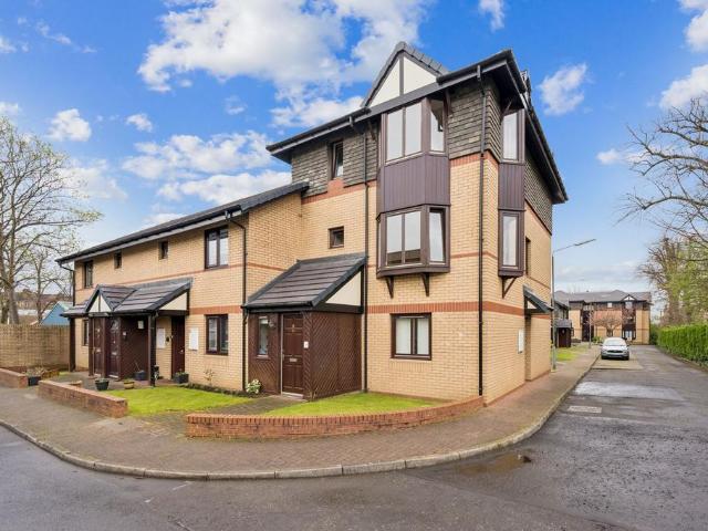 3 bedroom flat for sale