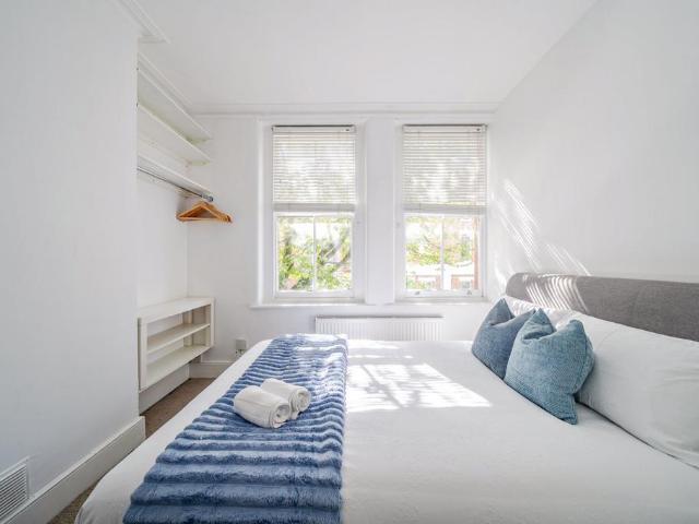3 bedroom flat for sale