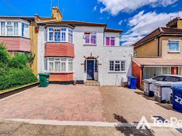 3 bedroom flat for sale