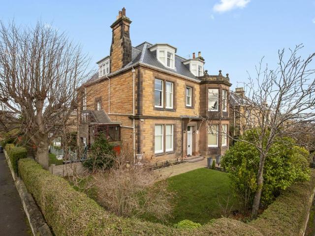 3 bedroom flat for sale