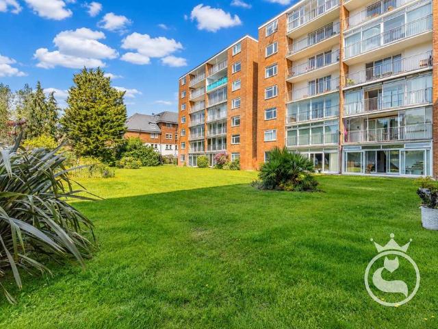 3 bedroom flat for sale