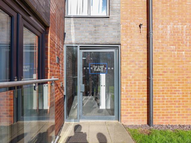 3 bedroom flat for sale