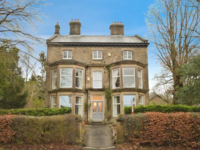 3 bedroom flat for sale