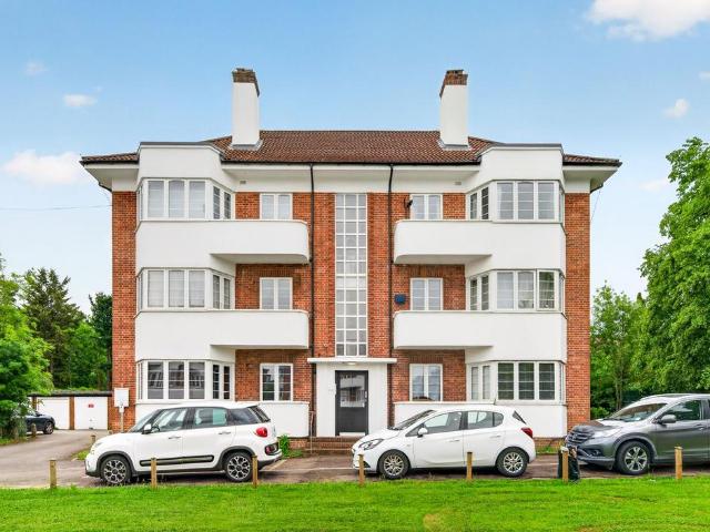 3 bedroom flat for sale