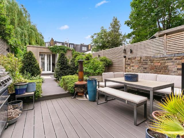 3 bedroom flat for sale
