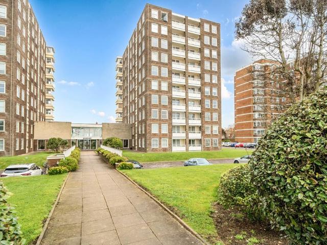 3 bedroom flat for sale