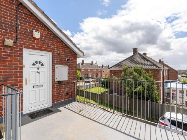 3 bedroom flat for sale