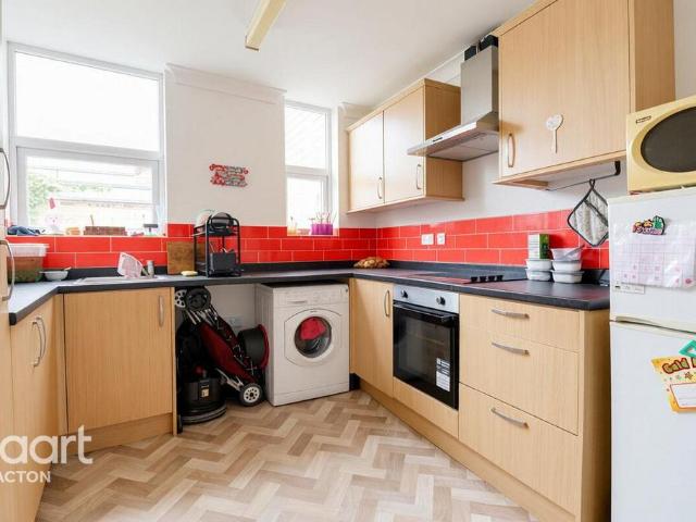 3 bedroom flat for sale
