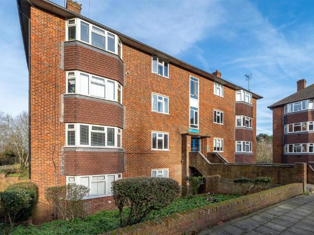 3 bedroom flat for sale