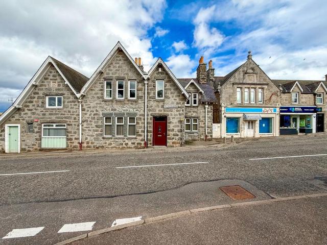 3 bedroom flat for sale