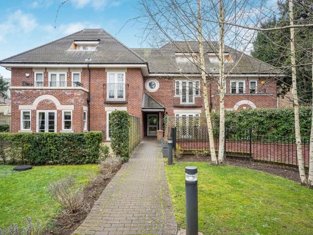 3 bedroom flat for sale