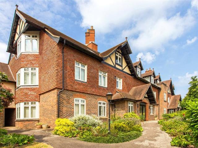 3 bedroom flat for sale