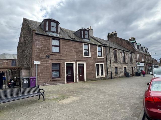 3 bedroom flat for sale