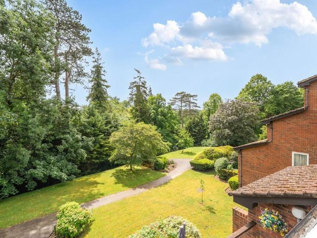 3 bedroom flat for sale