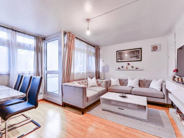 3 bedroom flat for sale