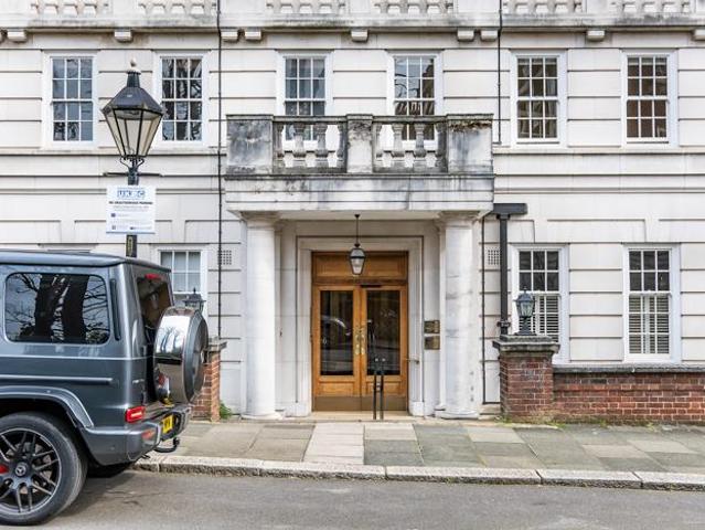 3 bedroom flat for sale