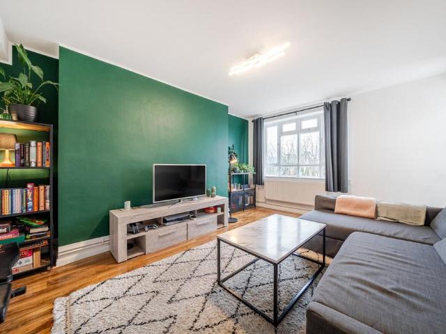 3 bedroom flat for sale