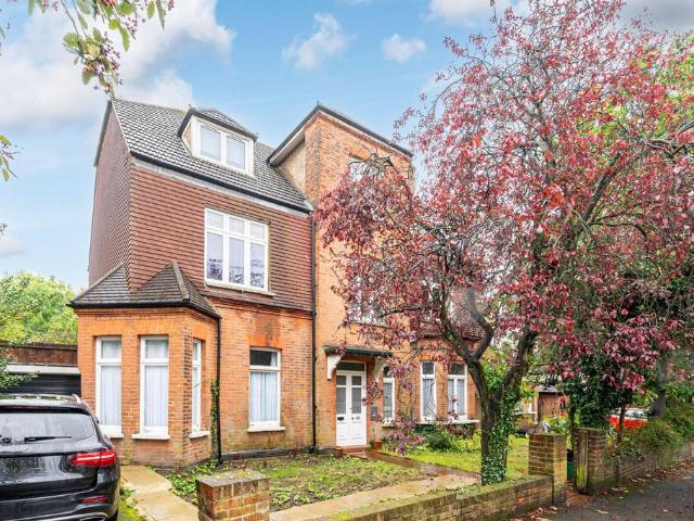 3 bedroom flat for sale